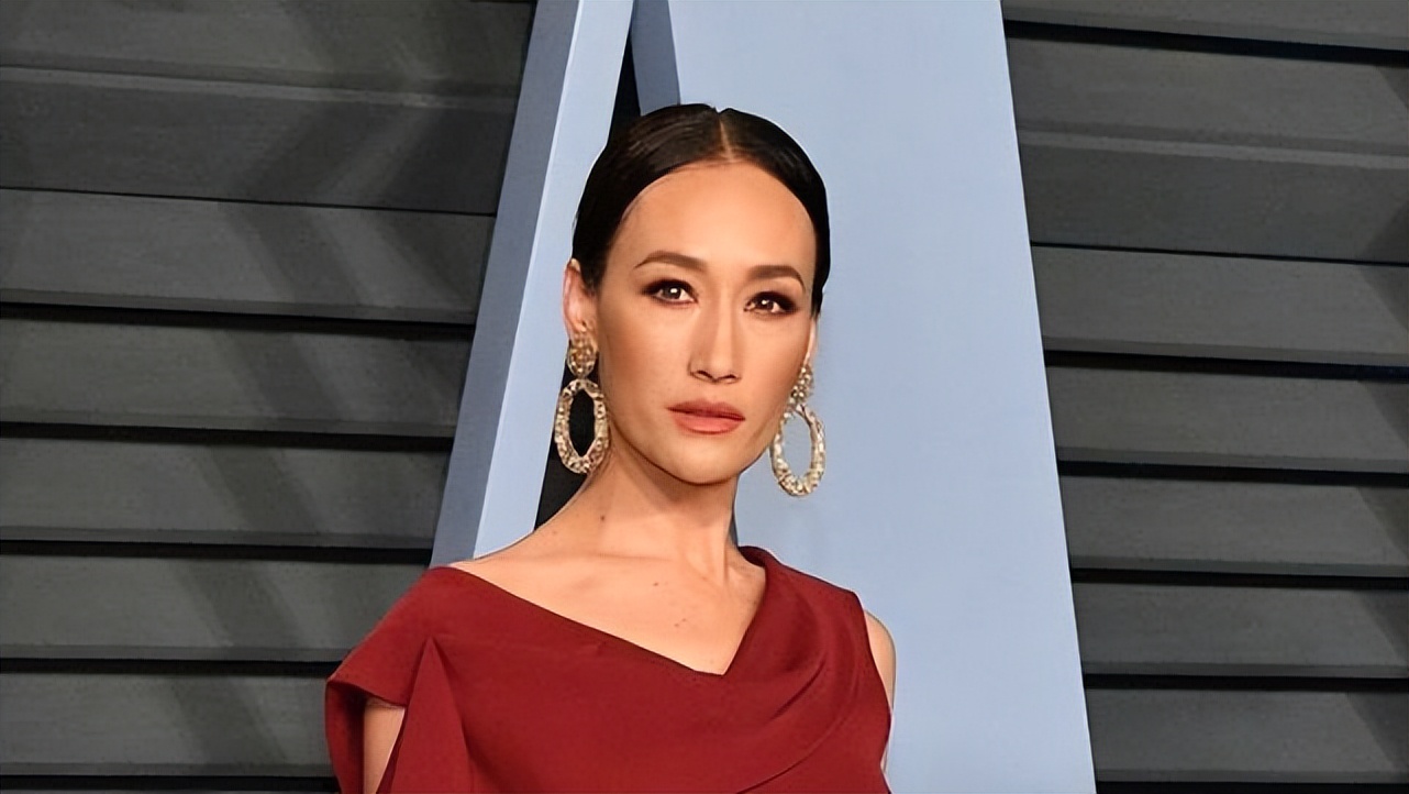 "Mixed stunner" Li Meiqi's flowery world, and the 4 men in her life ...