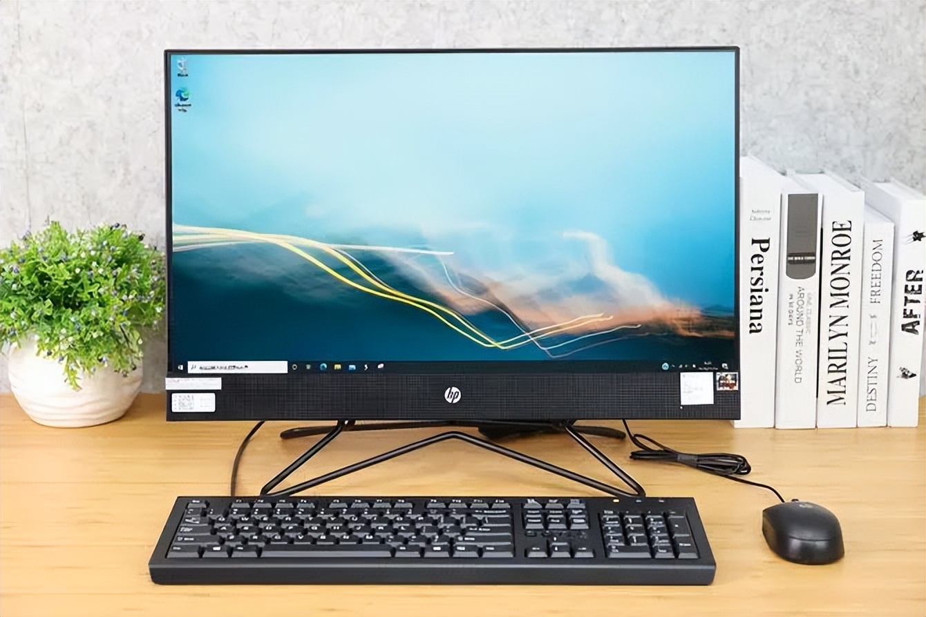 How to choose a desktop computer in 2023: Which one is more cost ...