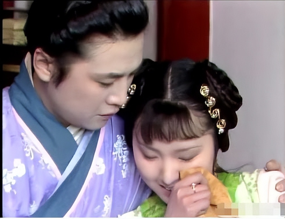 Jia Qiang in Dream of Red Mansions is an aristocratic son, why does he like opera actors and ...