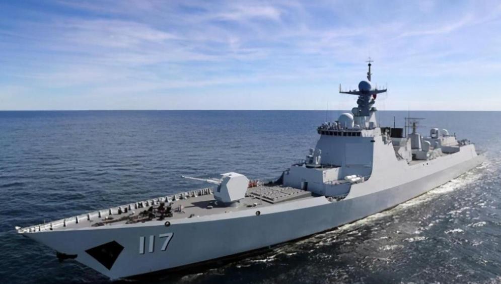 Chinese and US warships passed through the Strait of Japan at the same time, and the 052D ...