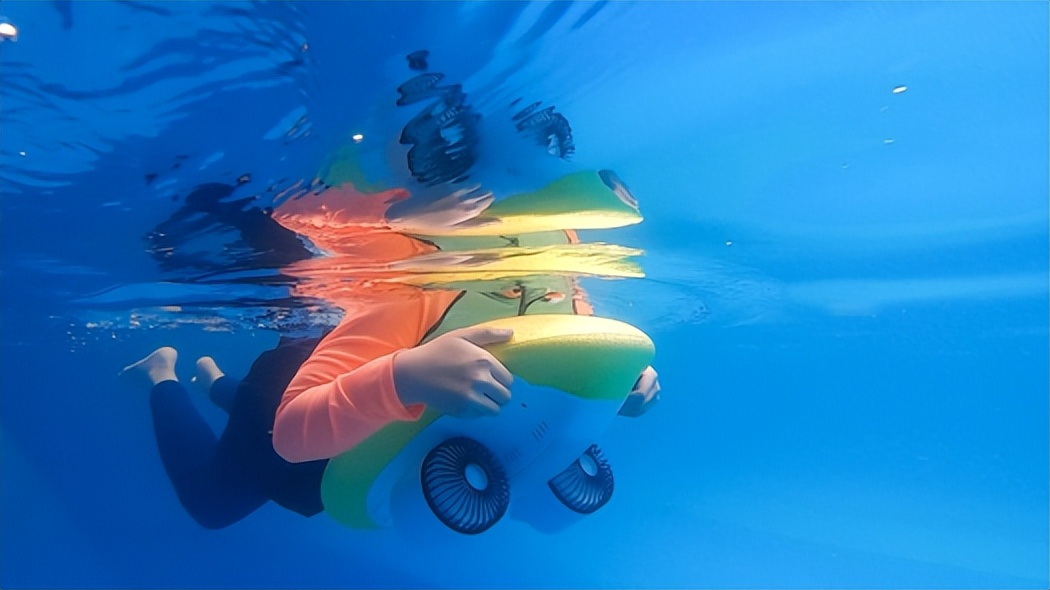 How to be the most beautiful boy in the summer pool?Learn about the ...