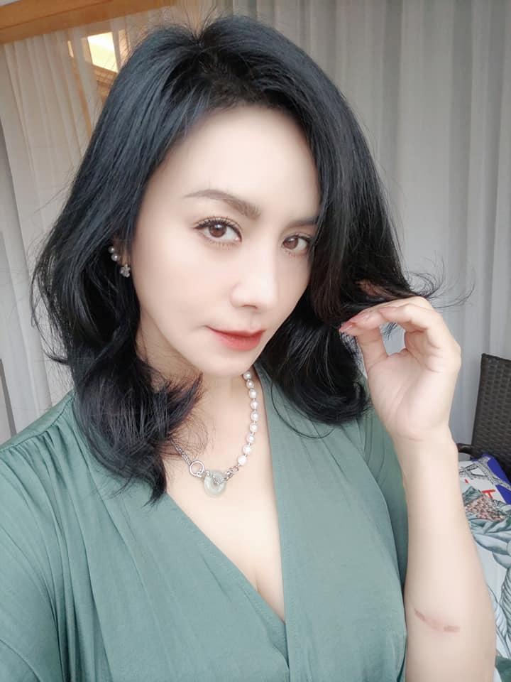 "Wind and Cloud" Tian Li is doing fitness without makeup, her frozen age is amazing, and she ...