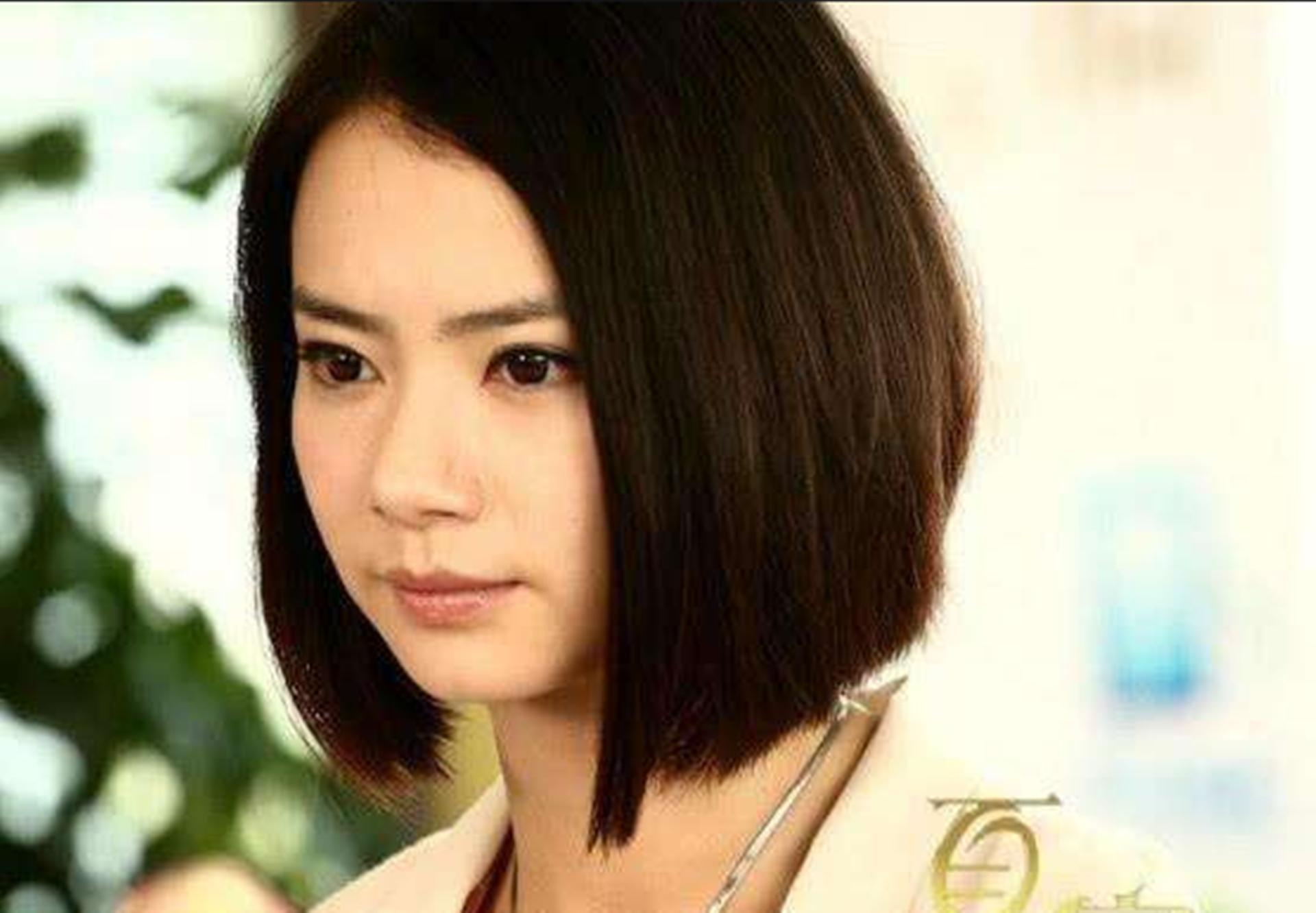 Qi Wei's early photo exposure! Lying on the beach with sideways clothes is very tempting ...