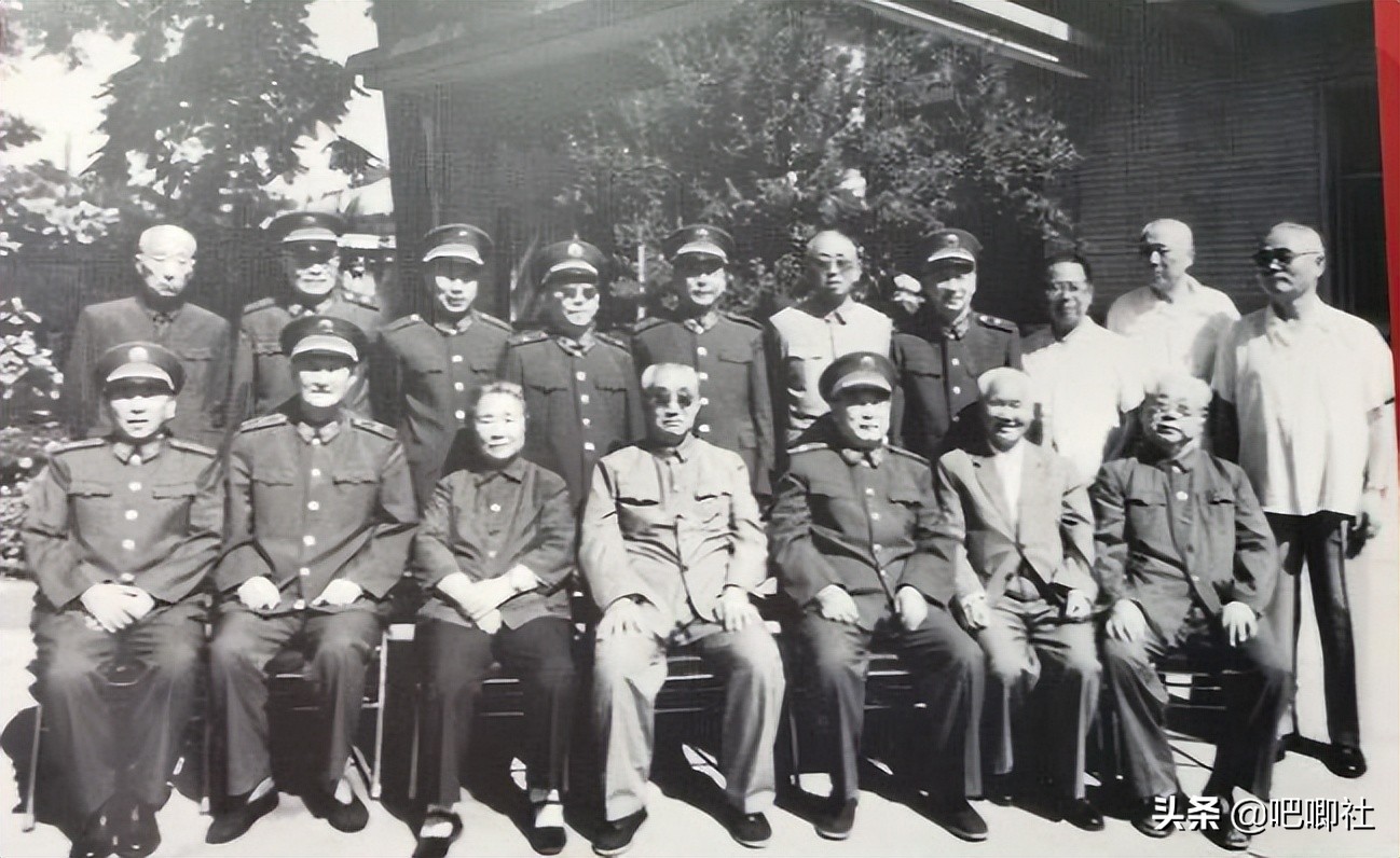 In 1986, the generals of the Red Fourth Front took a group photo. Why ...