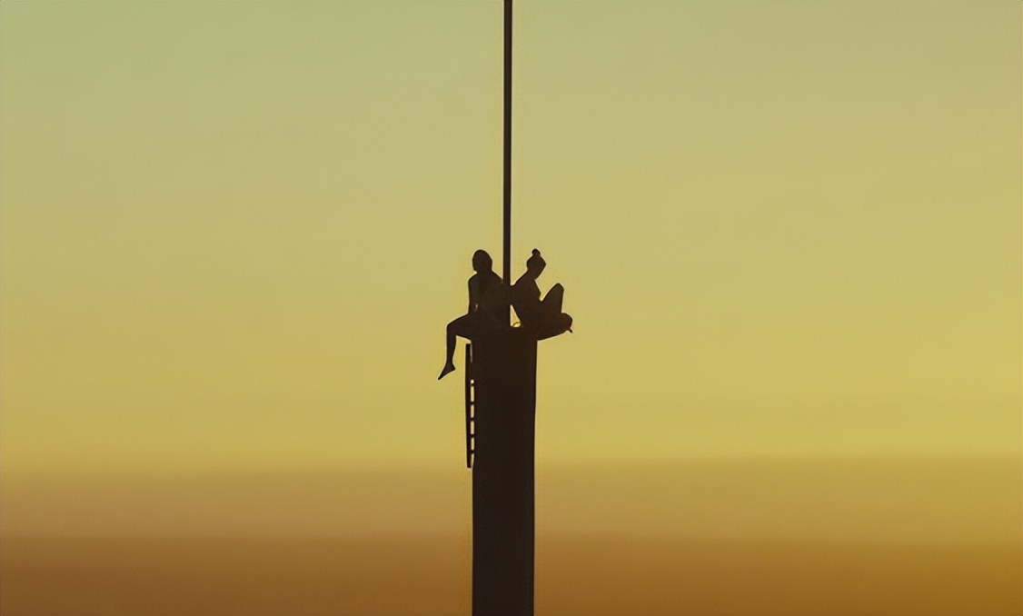 Legs are frightened!The girl survived after being trapped in the 600 ...