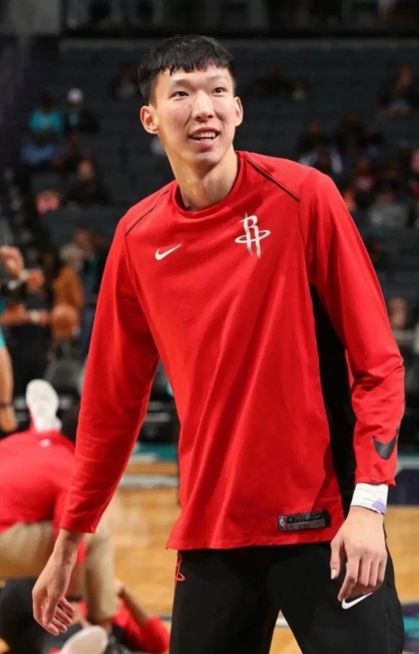 Talent far surpasses James and Kobe, who is Zhou Qi stronger than ...