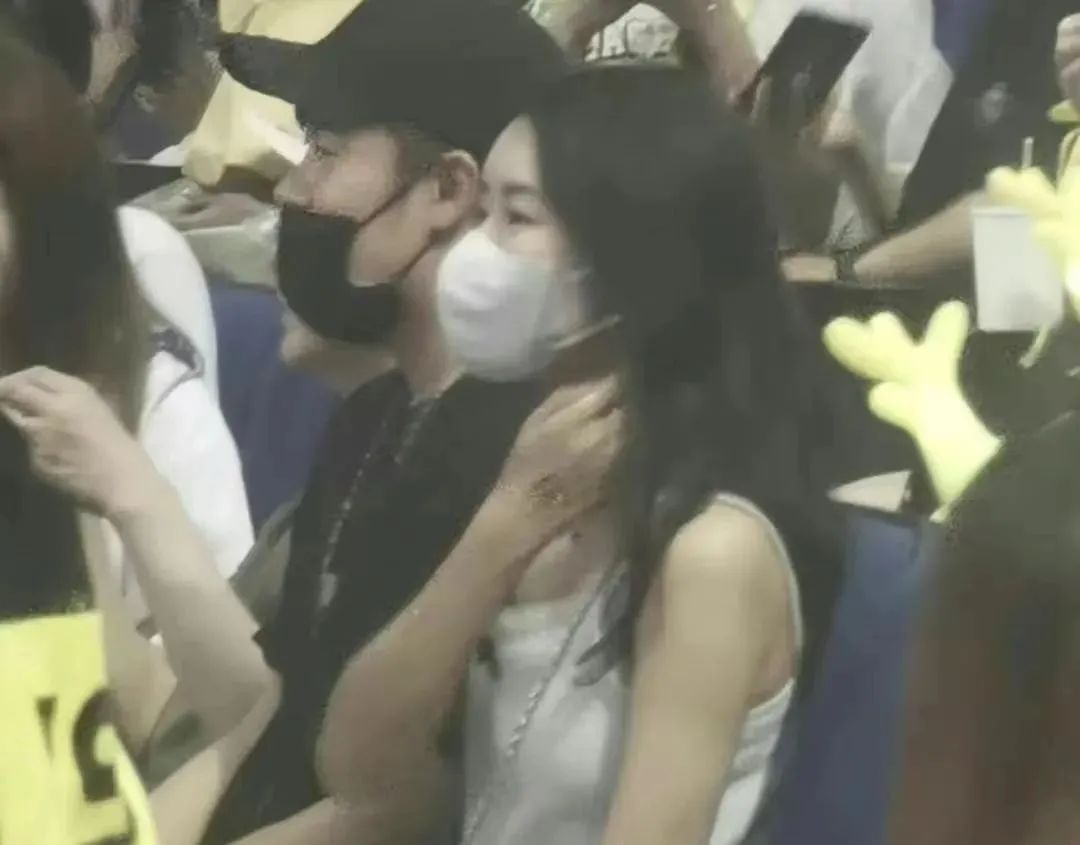 Chen He and Zhang Zixuan show off their affection! The original partner scolded: How can a ...