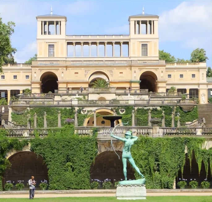 German court architectural style, the shaping and evolution of culture ...