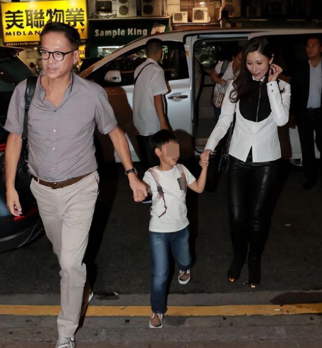 All 42 billion in hand! Li Jiaxin's son took over the family business ...