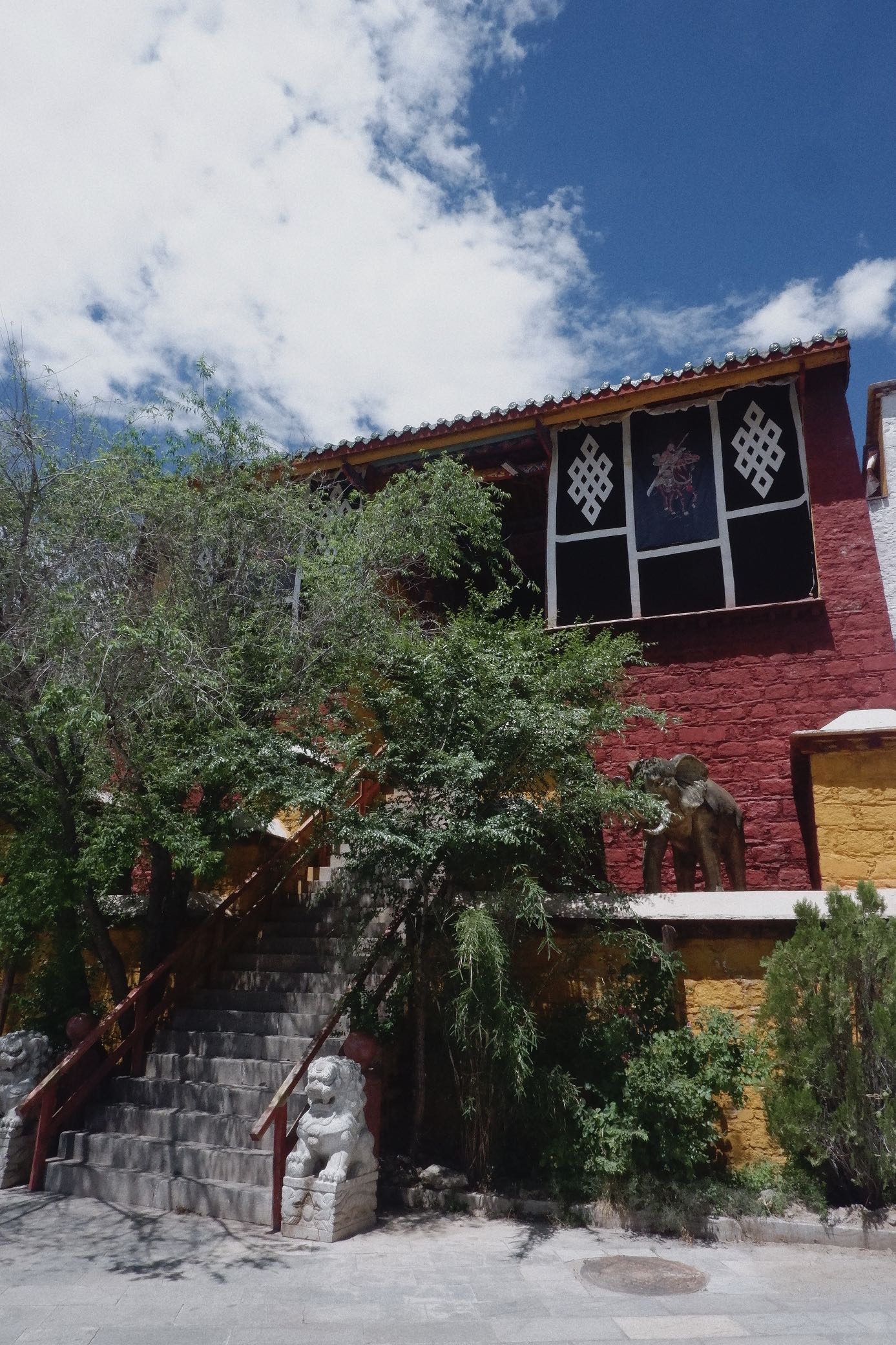 The largest Guandi Temple in Tibet was built to defeat the aggression of neighboring countries ...
