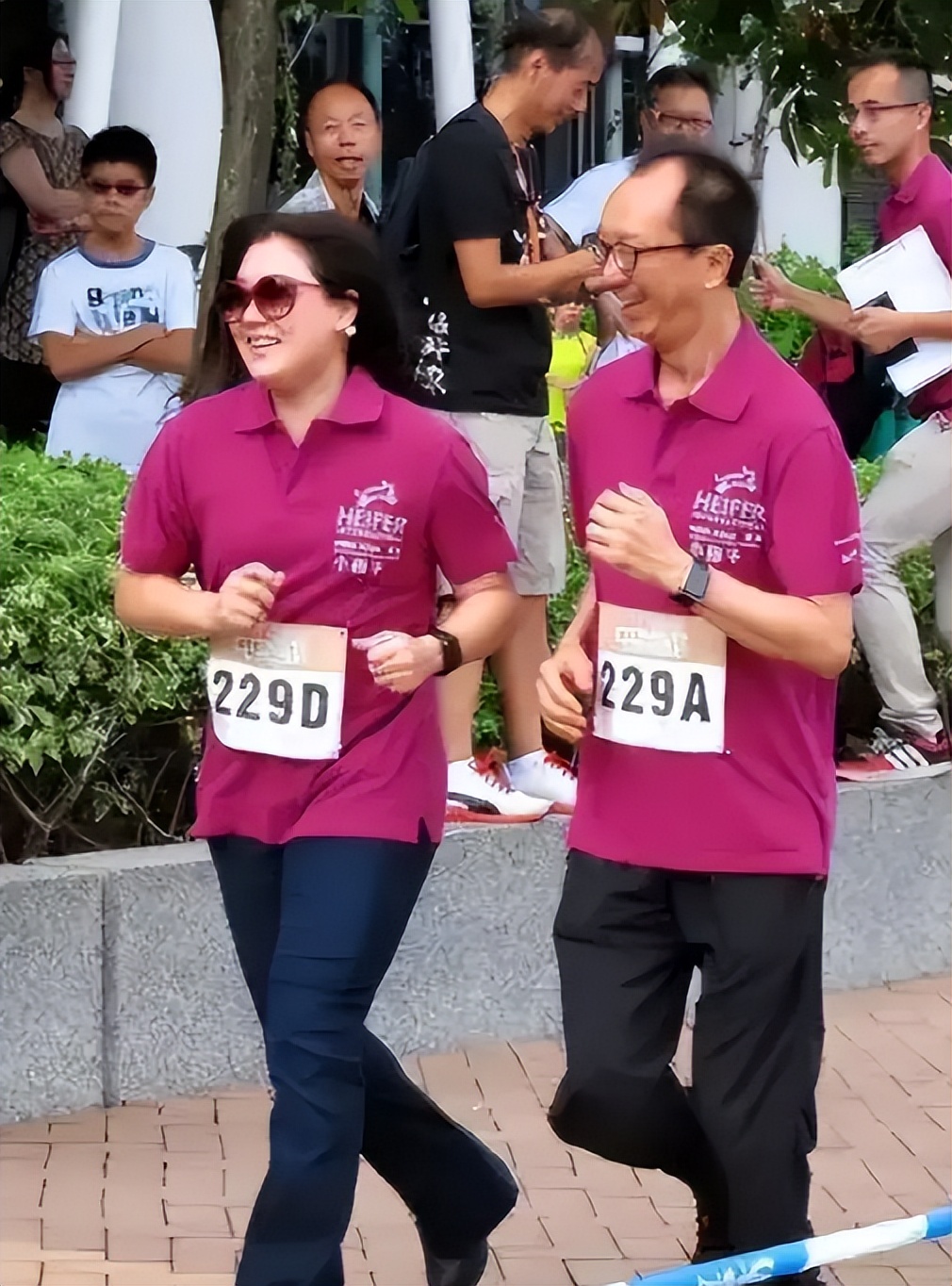 Fu Mingxia's family ran a marathon and gave birth to three children for ...