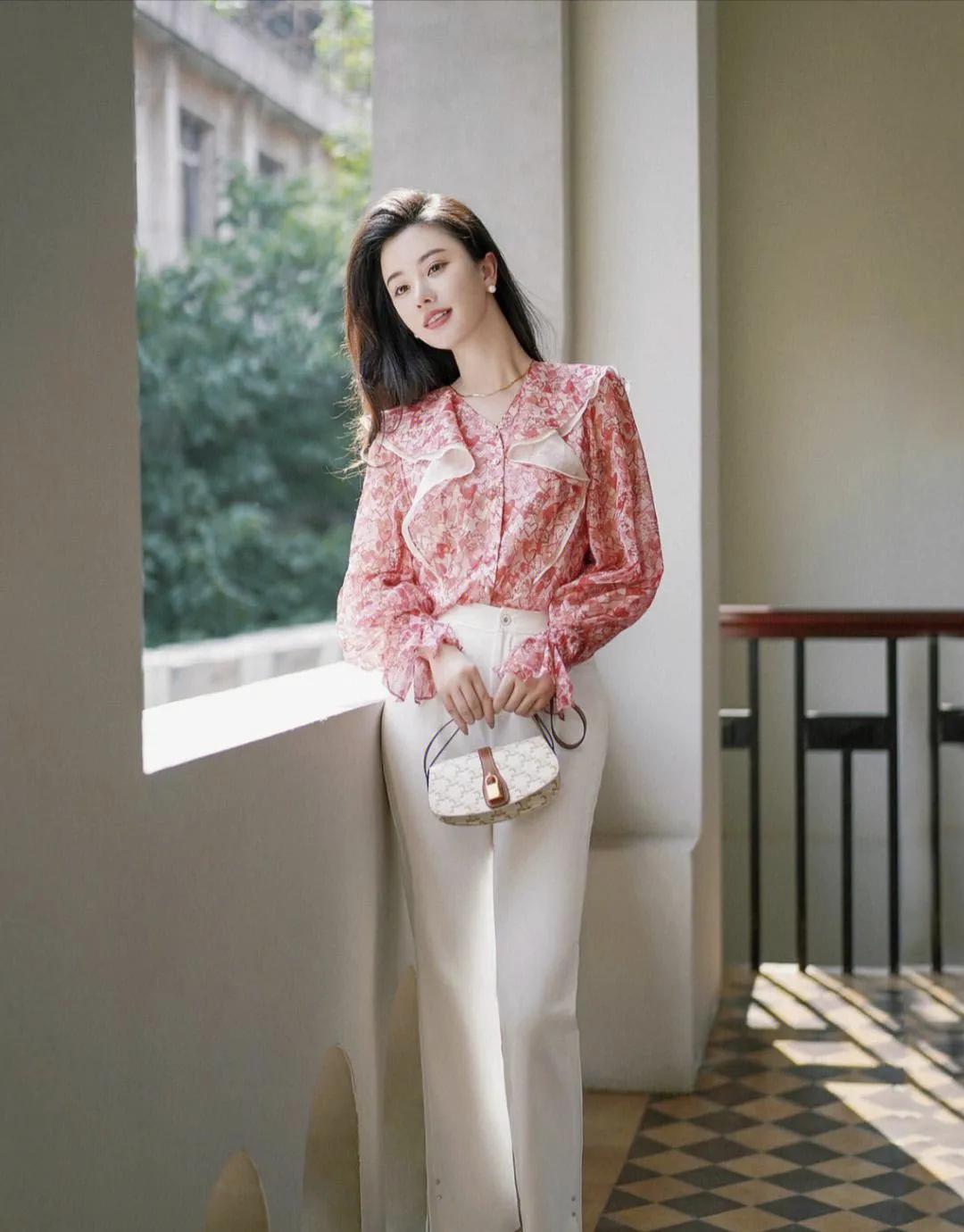 Little Ya Fashion Outfit Issue 23: Age-reducing and cute, showing a ...