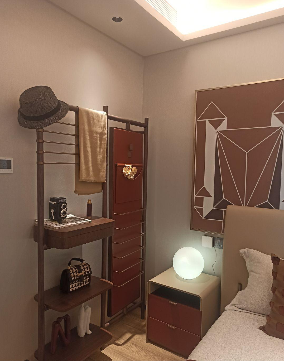 The popular ins style is the way to counterattack rough houses. - iNEWS