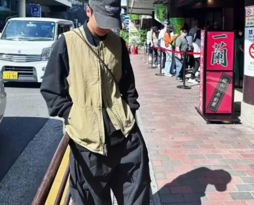 Qin Fen made his first appearance after the illegitimate child scandal ...