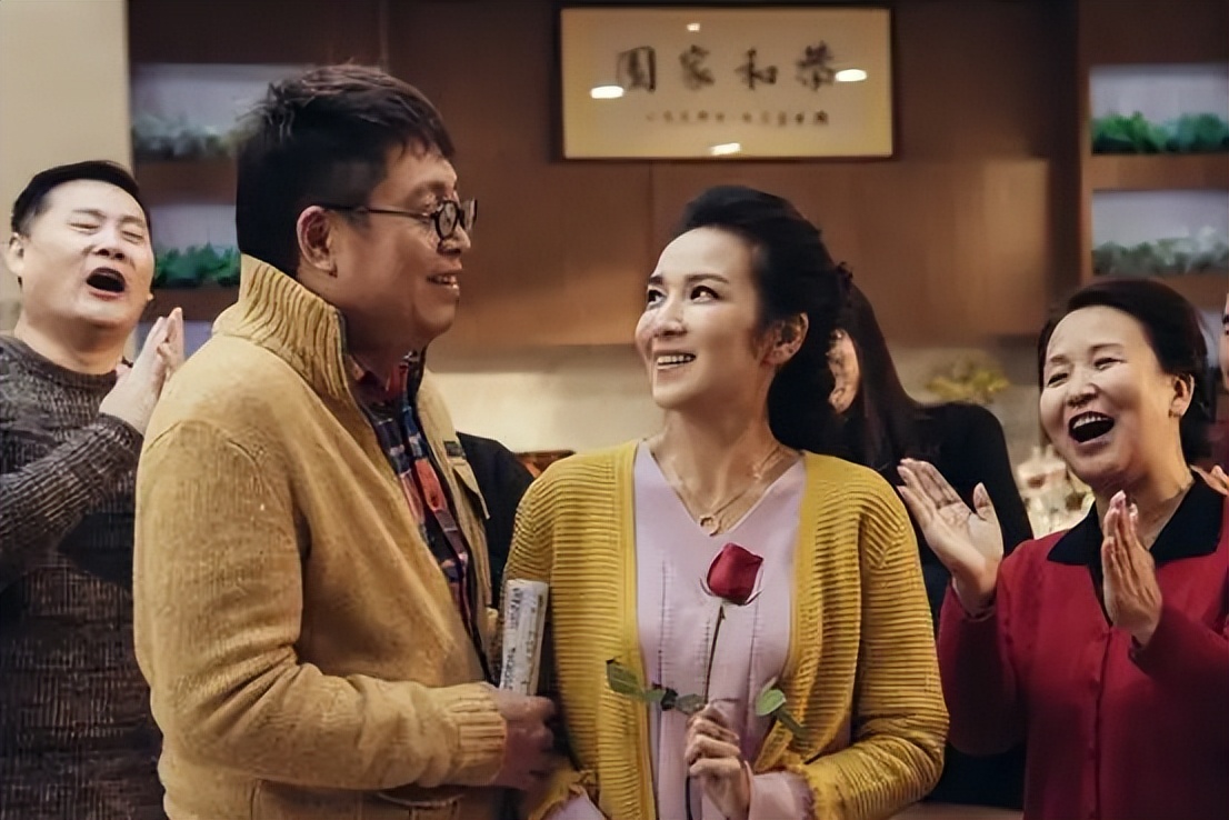 CCTV host Guan Tong insisted on giving birth to a child at the age of ...