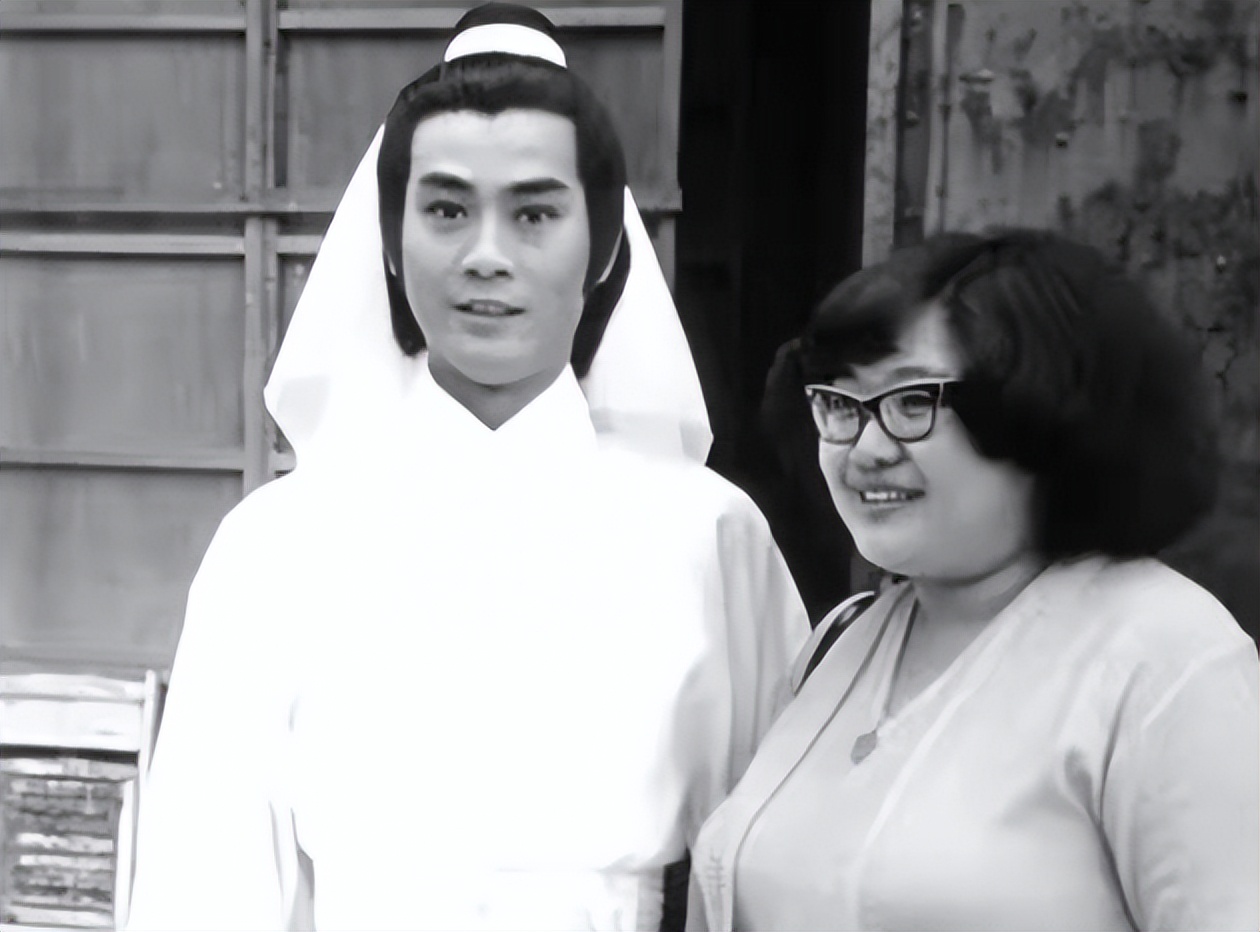 "Lonely" Zheng Xinyi: Inherited tens of millions of inheritances, her ...