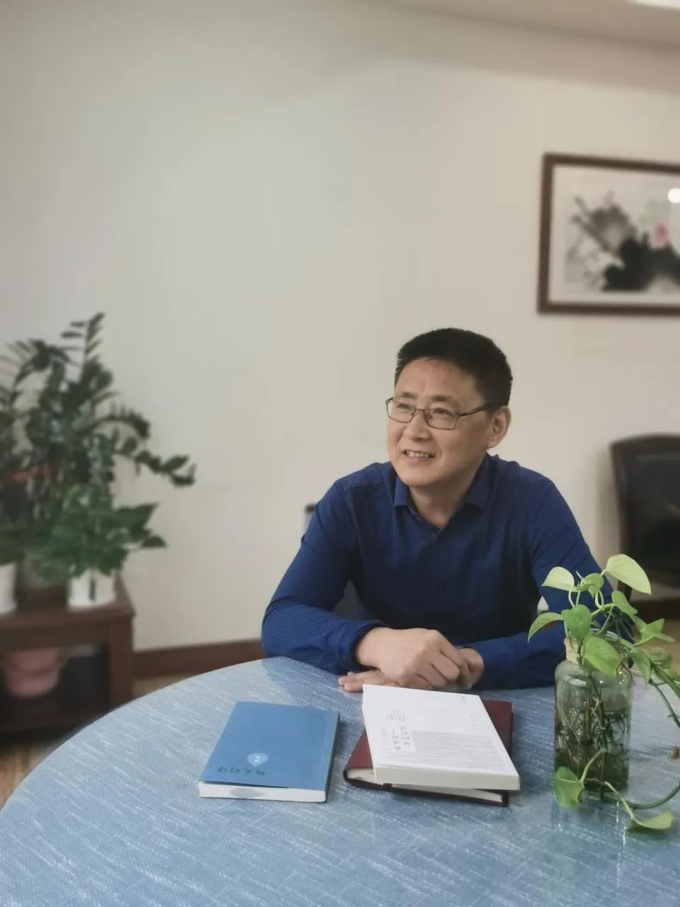 The second round: Zhang Yide furiously whips the postal supervisor He ...