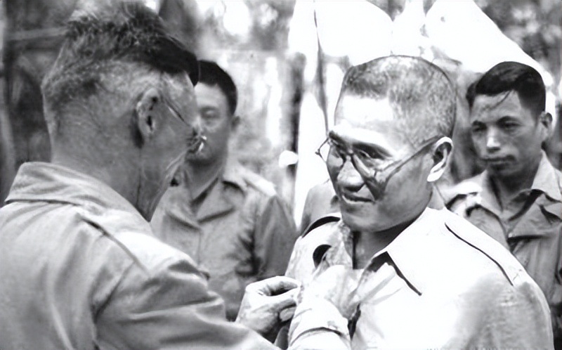 Liao Yaoxiang was captured, but Liu Yalou toasted him but the cup was ...