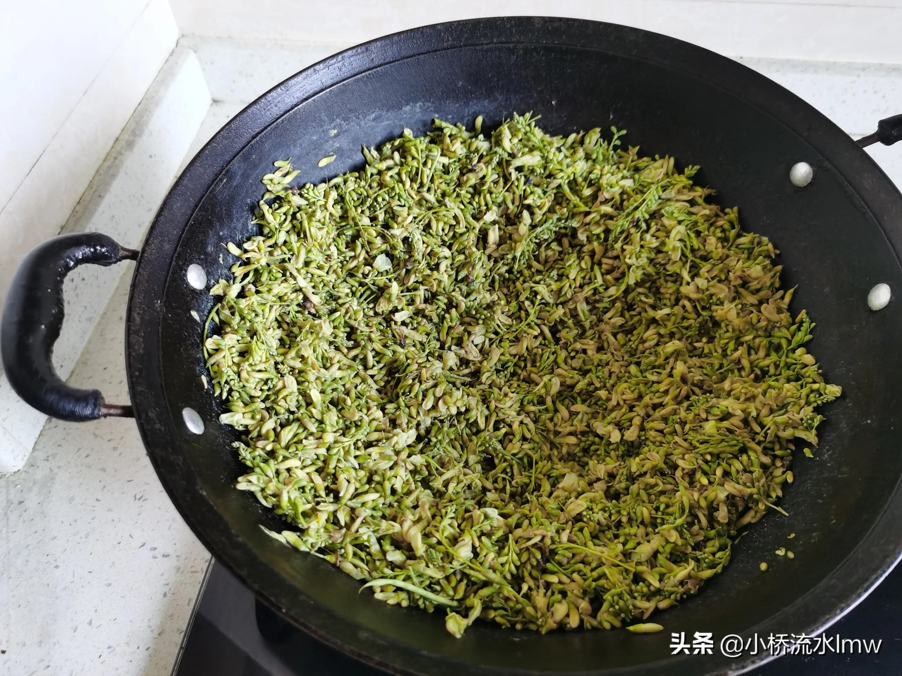 Hand-fry locust rice tea - iNEWS