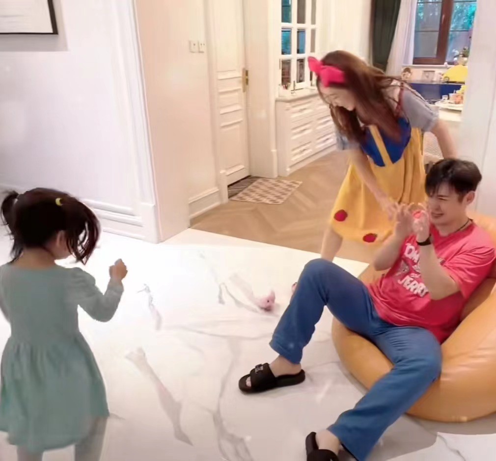 Du Ruoxi takes her daughter to exercise in the mansion!The crystal ...