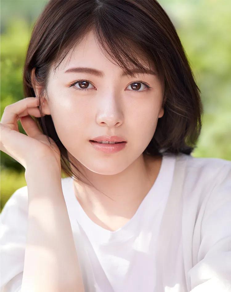 Photo album of Japanese post-zero actress Hamabe Minami, with snowy skin and jade appearance - iNEWS