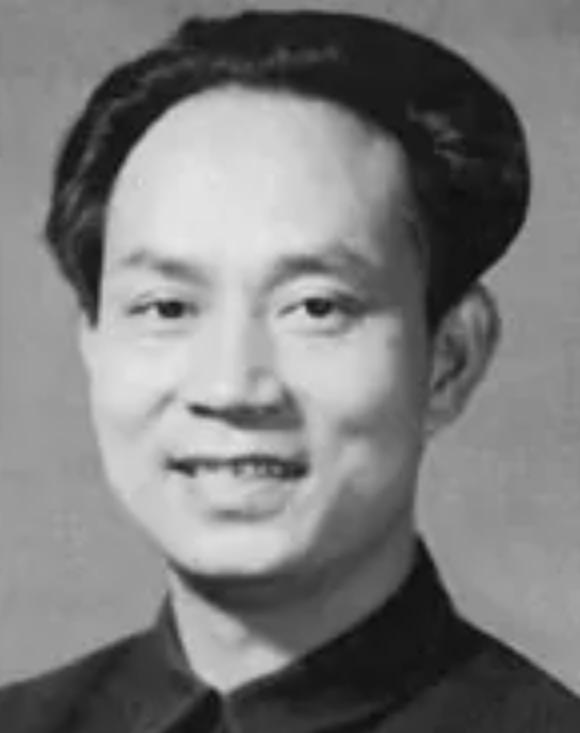 Zhou En came to see a student with a familiar face. After asking for ...