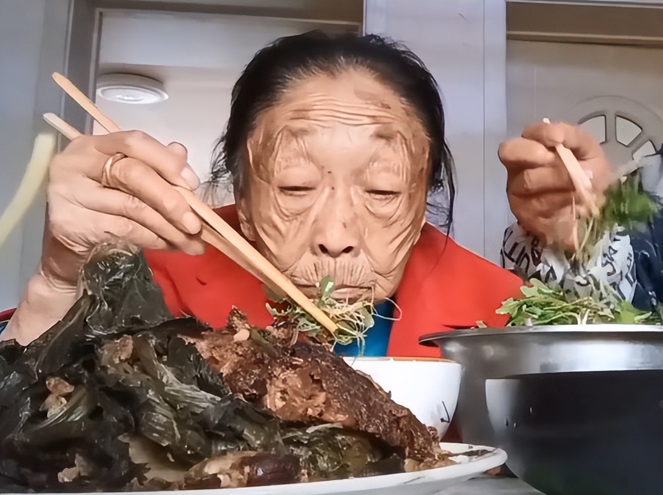 85-year-old Ma Yuqin's meal has caused controversy, and a plate of wild ...