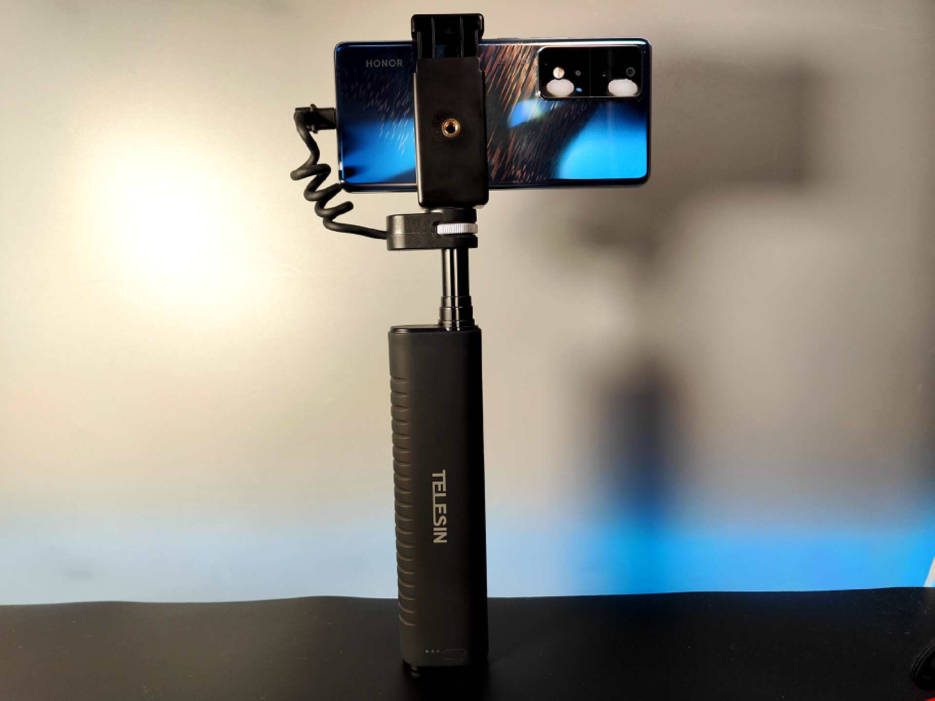 The selfie stick also plays a transformation show, a good partner for ...