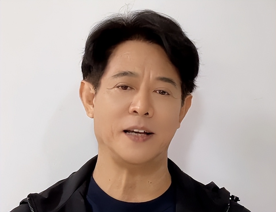 A recent photo of 59-year-old Jet Li has been exposed. His black hair ...