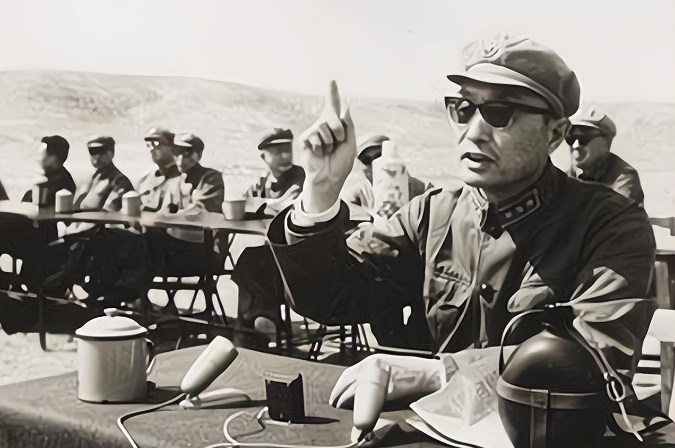 During the special meeting in 1964, Zhang Aiping left the meeting early ...