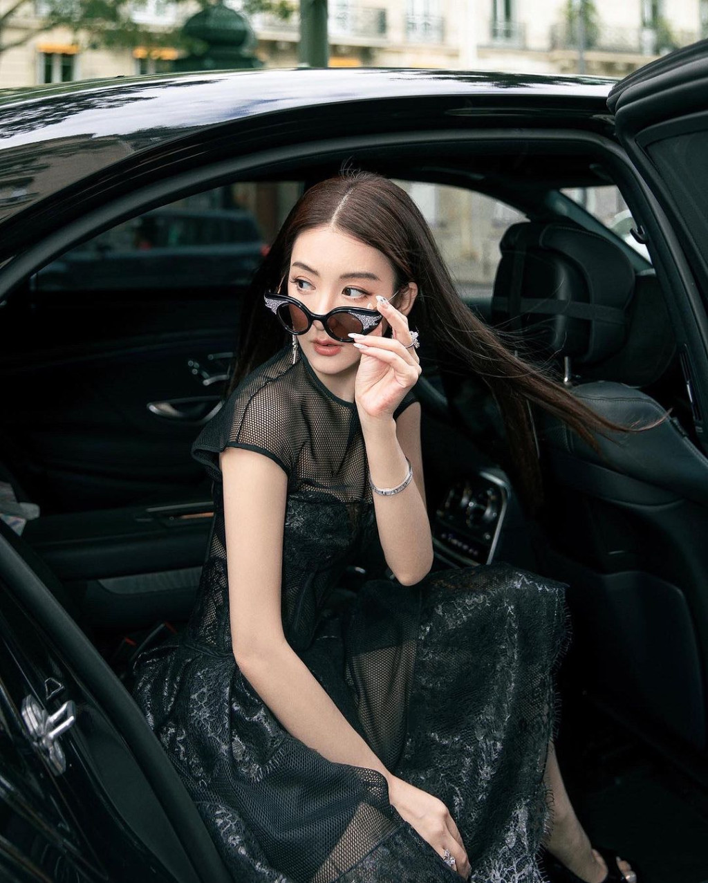 Fang Yuan appeared in a black see-through outfit at Paris Fashion Week ...