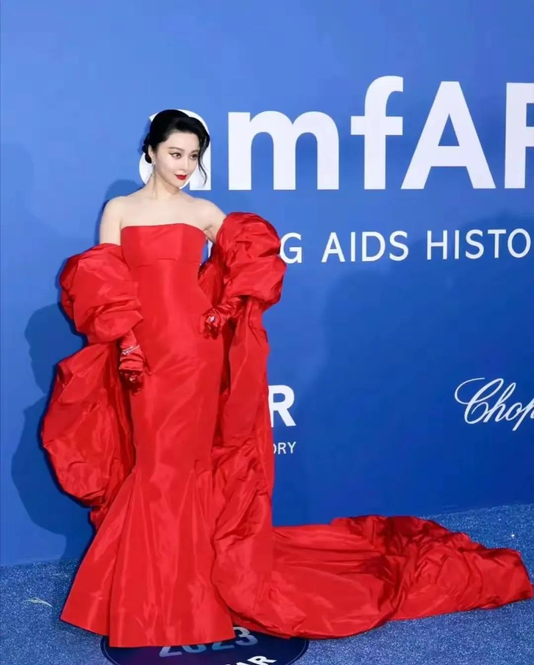 Fan Bingbing's new look on the red carpet in Cannes: flaming red dress ...