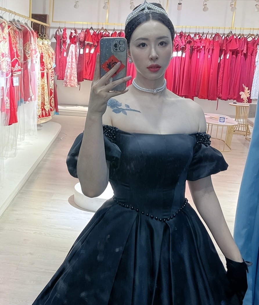 The 29-year-old women's basketball champion posted a wedding photo!The ...