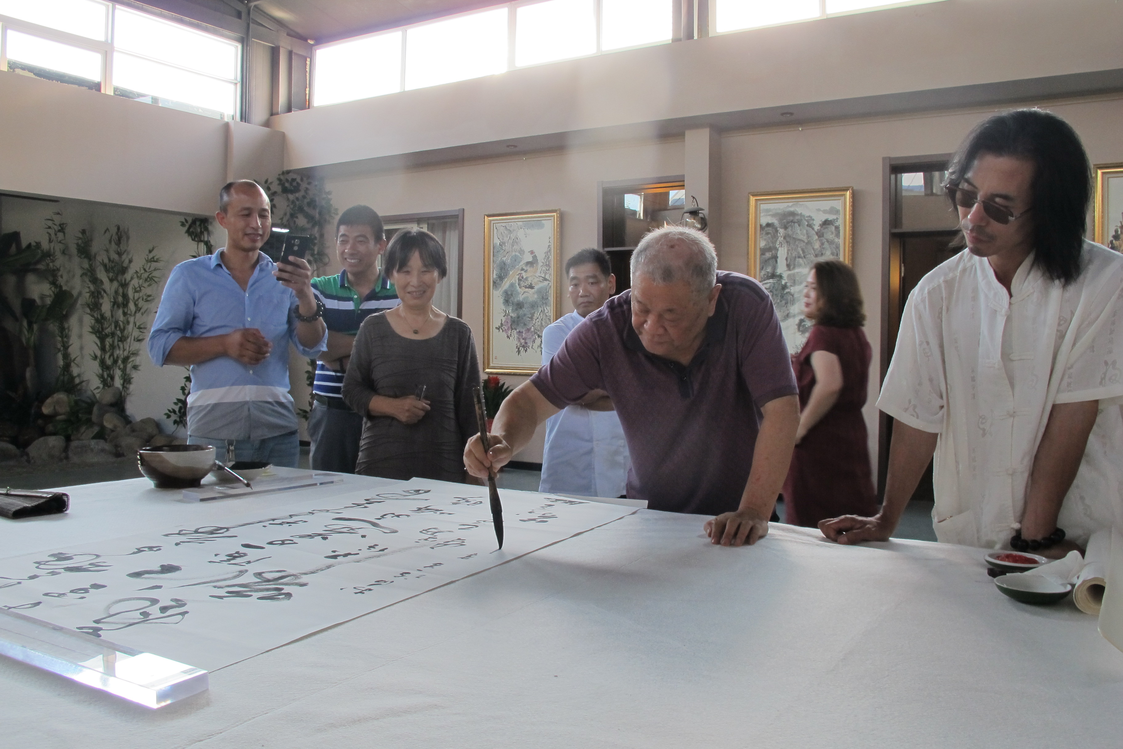 Famous calligraphy and painting educator Hua Jingjun talks about art ...