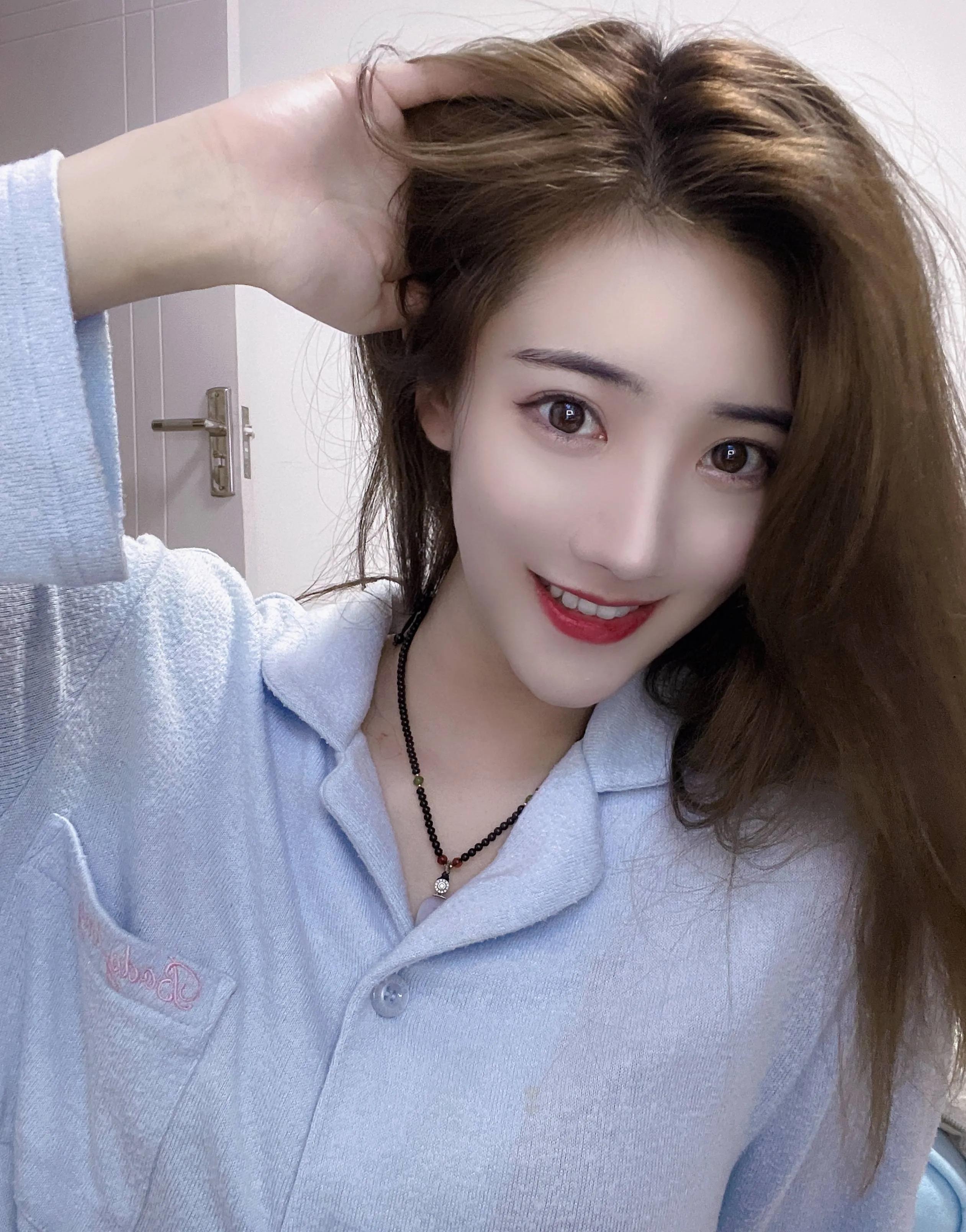 Beautiful actress Bai Xinyi born in 1995 - iNEWS