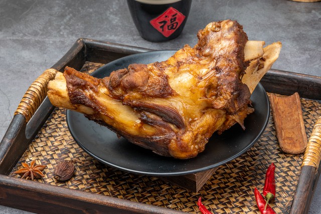 Are big bones really that delicious? - iNEWS