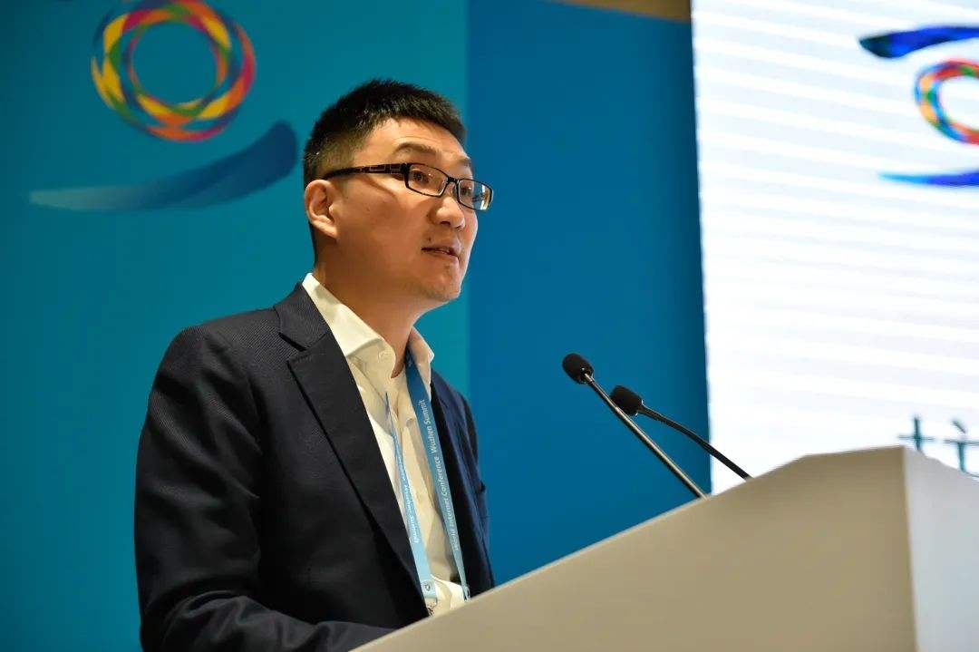 Huang Zheng's "game" life, behind the 100 billion business map, is an ...