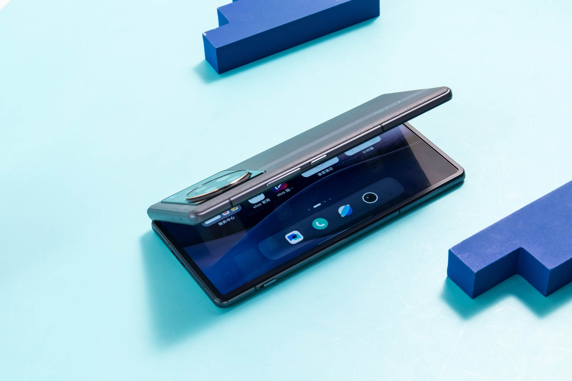 The dual-screen flagship vivo X Fold has an excellent experience, and ...