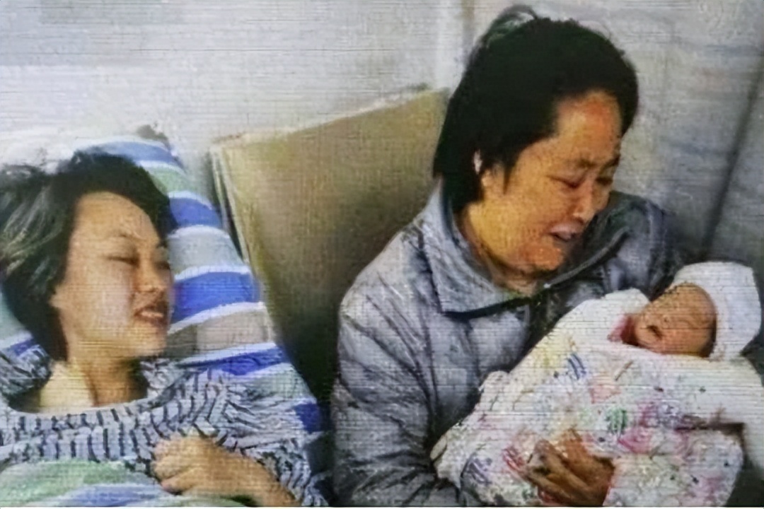 She was the beauty host of CCTV. She died shortly after giving birth. Her husband did not attend ...