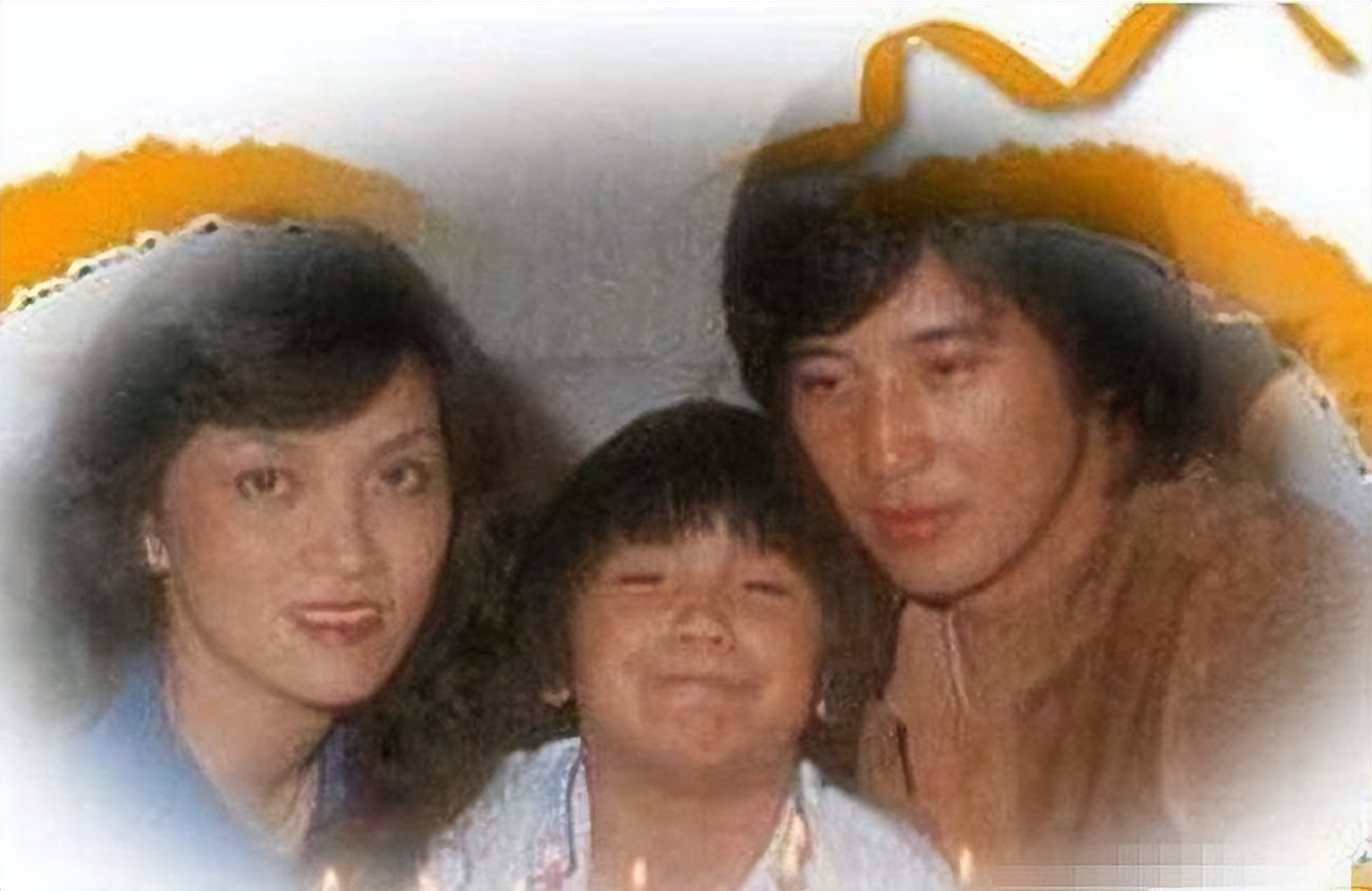 His father is Qin Han, and his mother is Shao Qiaoyin. He is as low-key ...