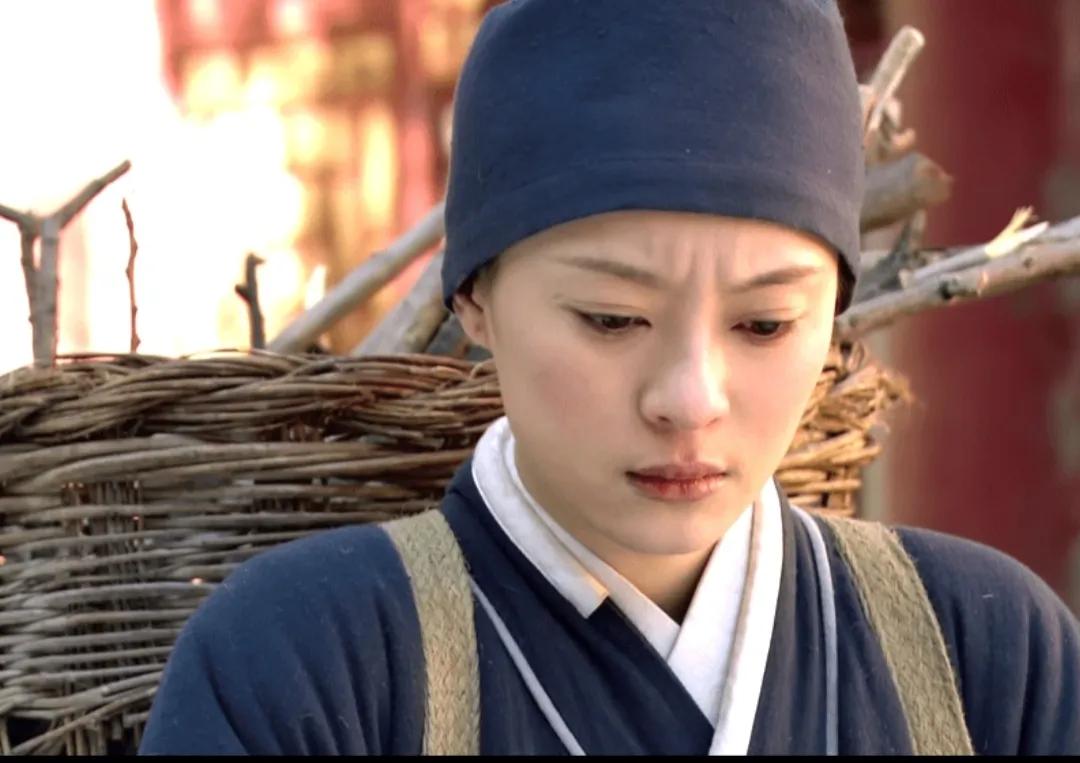 Comparing Alyssa Chia and Sun Li's nun outfits, netizen: The result is the same for serious and ...