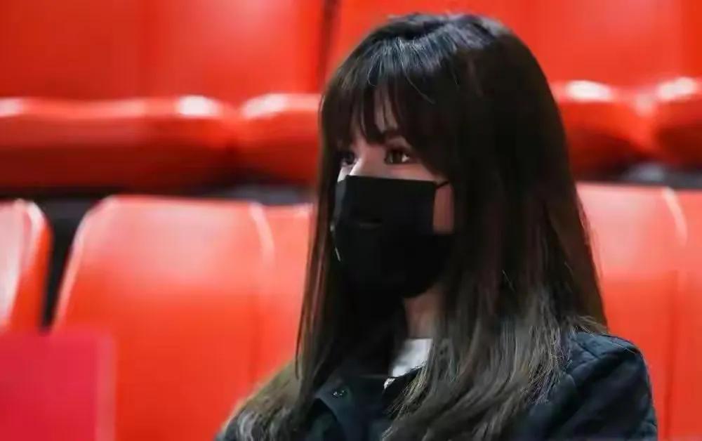 Xinjiang coach Ah Dijiang, his wife is over 50 and still full of ...