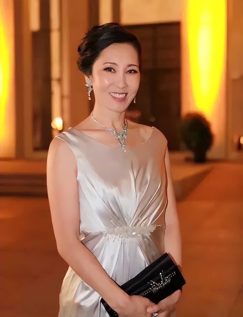 When the 29-year-old Mrs. Jingdong met the 59-year-old Mrs. Wanda, the ...