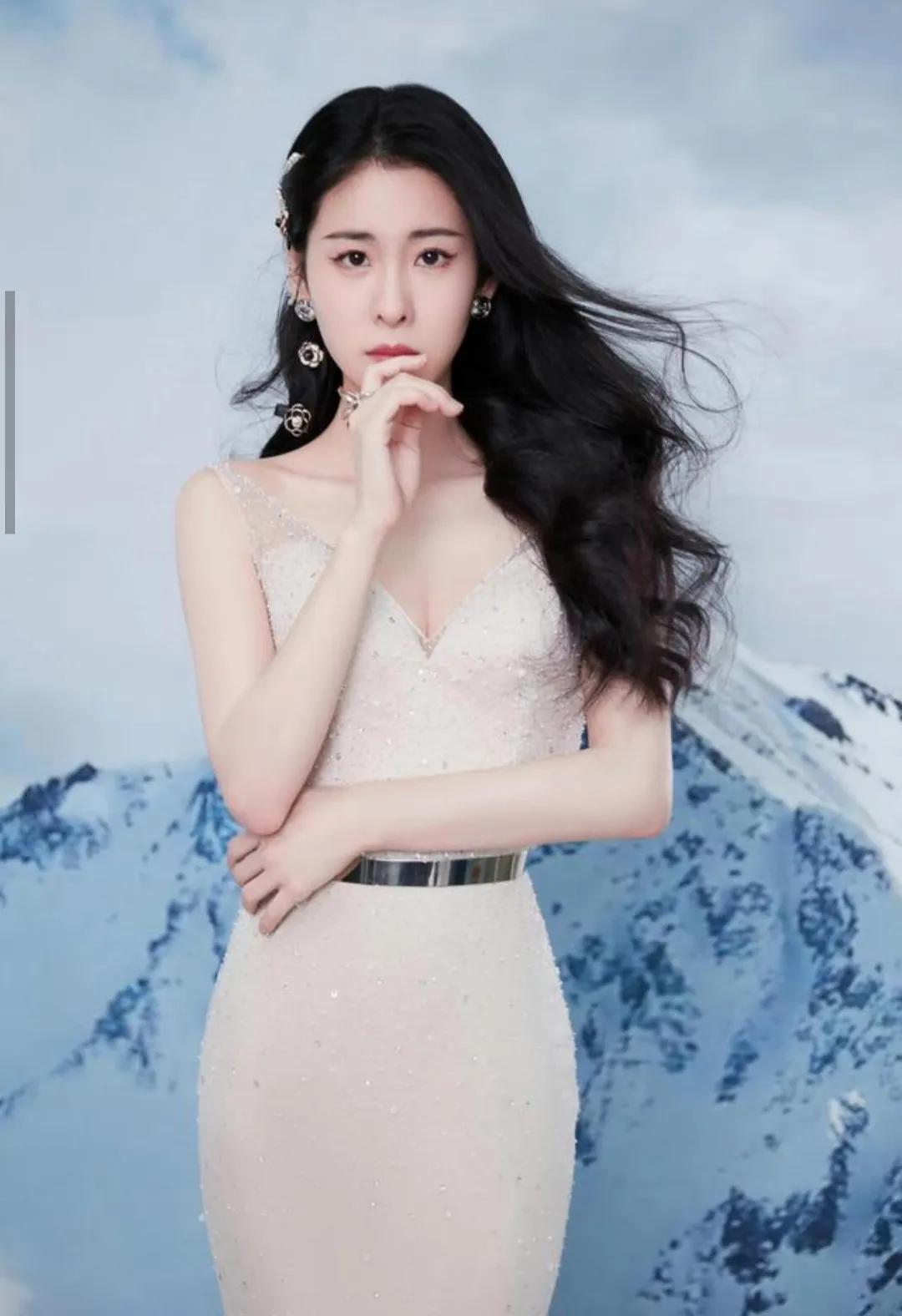 Sexy and charming Zhang Bichen - iMedia