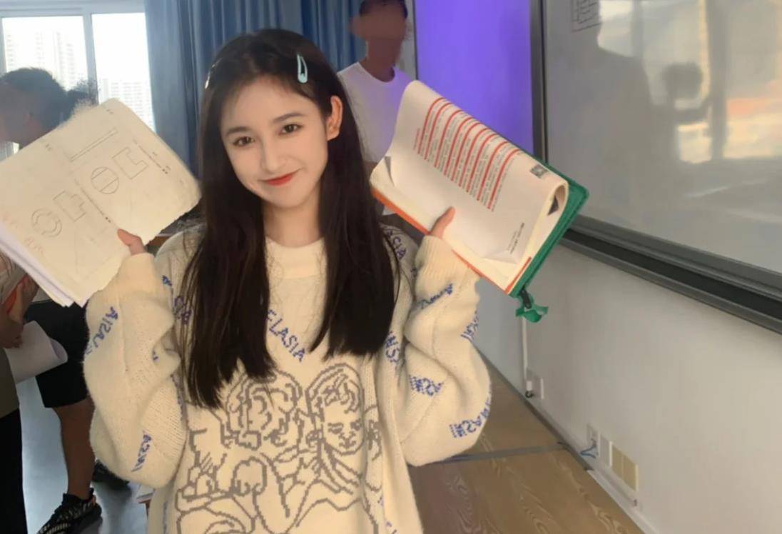 Li Chengxi: From Peking University bully to entertainment star, her ...