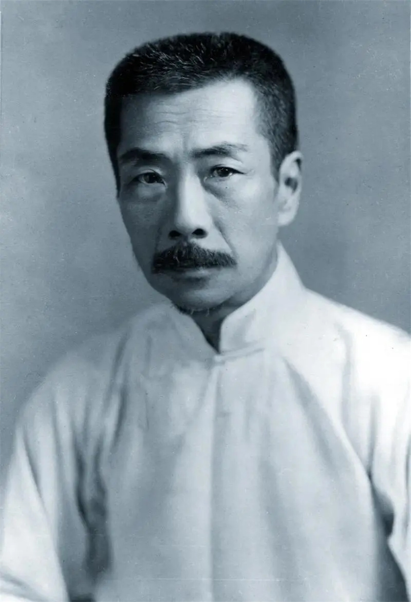 Hearing that Mao Zedong led the Red Army, Lu Xun asked with concern ...