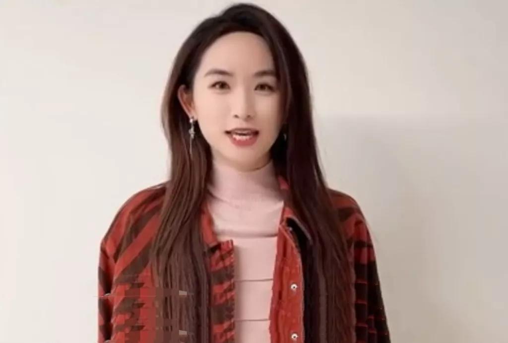 Recently, the new artist Xu Jiahong posted a group of photo photos ...