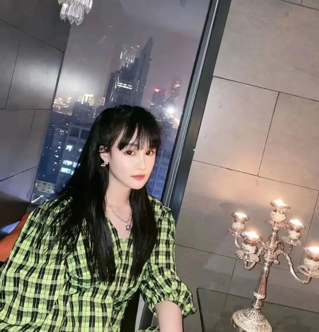 Zhao Benshan's daughter really works, wears home clothes and shows ...