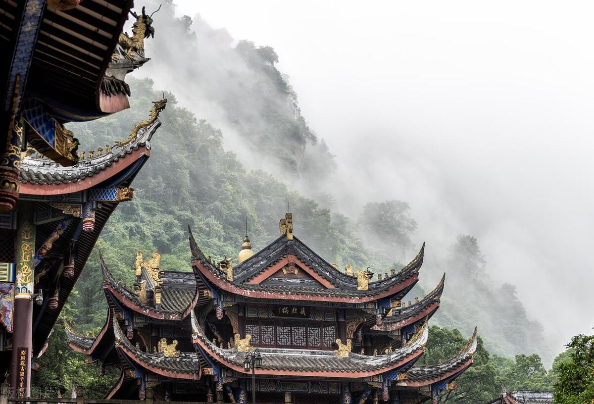 In the depths of Mount Tai, the "Tibetan Scripture Pavilion" in the ...