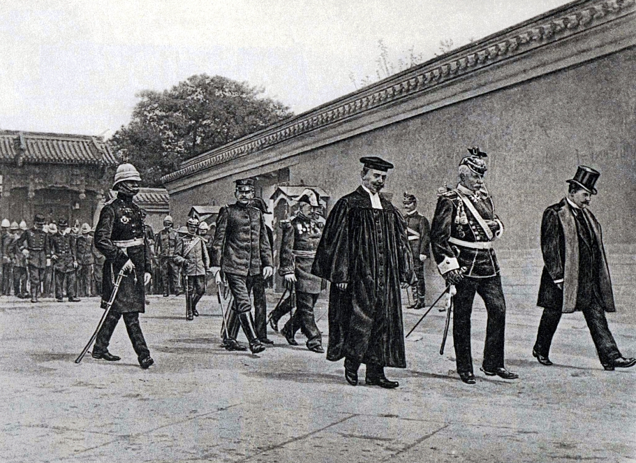 After opening the arsenal of the Qing army, the commander of the Eight ...